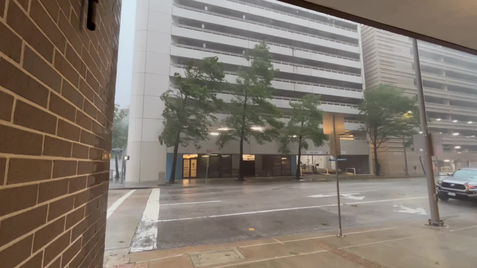 Hurricane Beryl sweeps through downtown Houston | CW39 HOUSTON – FOX31 ...